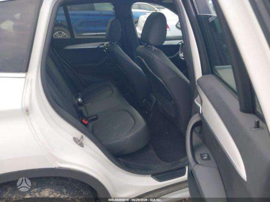 White BMW X1 2017 in Klaipeda, with an engine capacity of 2.00 L and mileage of 109 thousand km for 9600 €, photo 13 on AUTOMOTO.COM.LV