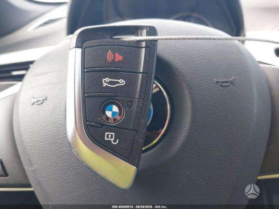 White BMW X1 2017 in Klaipeda, with an engine capacity of 2.00 L and mileage of 109 thousand km for 9600 €, photo 15 on AUTOMOTO.COM.LV