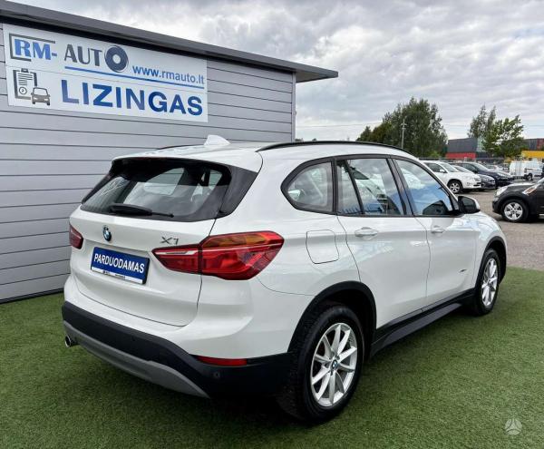White BMW X1 2017 in Panevezys, with an engine capacity of 1.50 L and mileage of 162 thousand km for 11500 €, photo 6 on AUTOMOTO.COM.LV