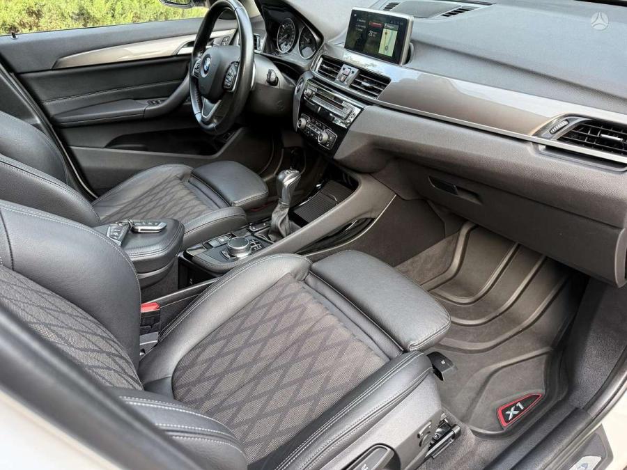 White BMW X1 2017 in Prienai, with an engine capacity of 2.00 L and mileage of 259 thousand km for 12900 €, photo 28 on AUTOMOTO.COM.LV