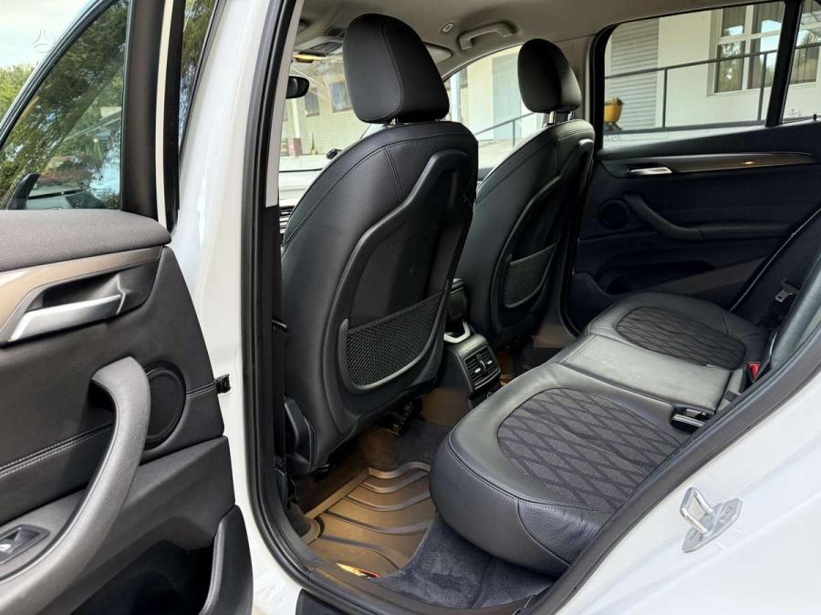 White BMW X1 2017 in Prienai, with an engine capacity of 2.00 L and mileage of 259 thousand km for 12900 €, photo 29 on AUTOMOTO.COM.LV