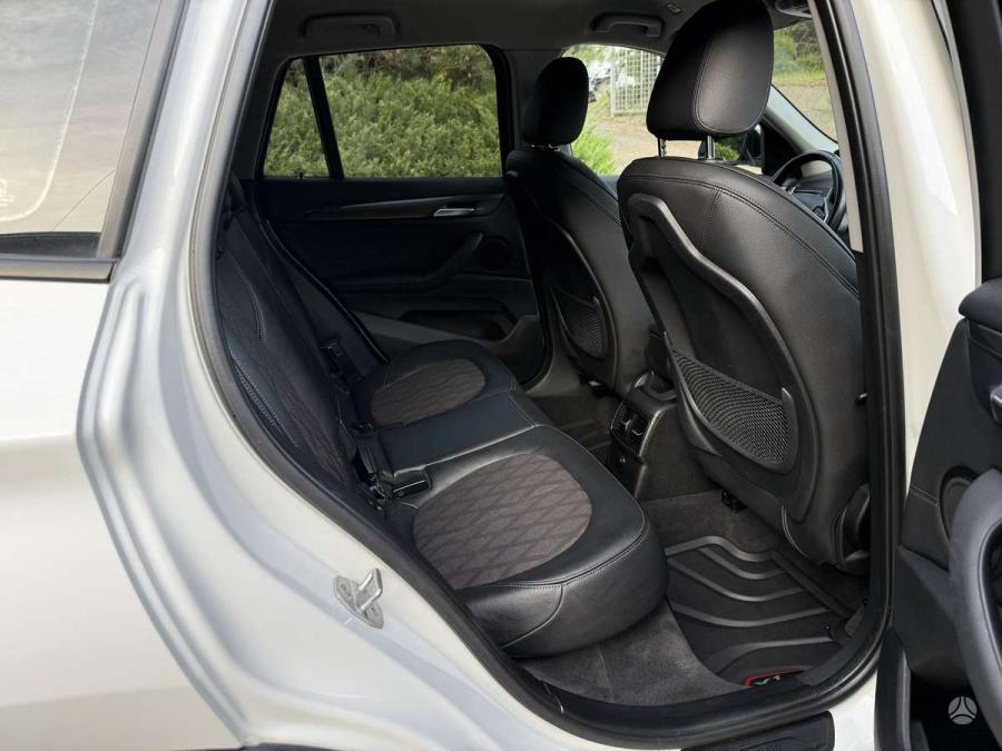 White BMW X1 2017 in Prienai, with an engine capacity of 2.00 L and mileage of 259 thousand km for 12900 €, photo 30 on AUTOMOTO.COM.LV