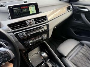 White BMW X1 2017 in Prienai, with an engine capacity of 2.00 L and mileage of 259 thousand km for 12900 €, photo 41 on AUTOMOTO.COM.LV