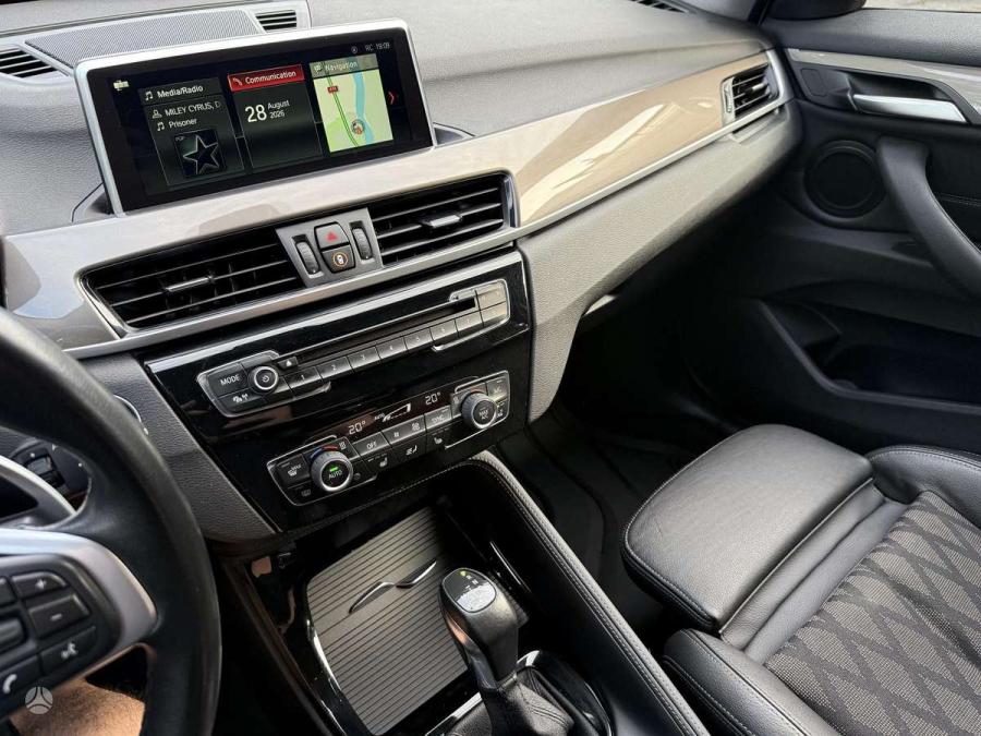 White BMW X1 2017 in Prienai, with an engine capacity of 2.00 L and mileage of 259 thousand km for 12900 €, photo 41 on AUTOMOTO.COM.LV