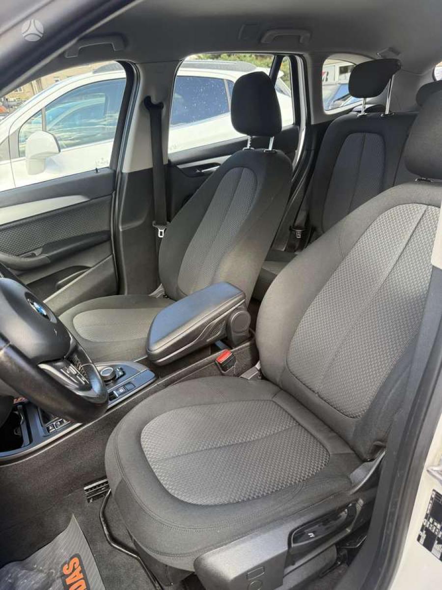 White BMW X1 2017 in Telschi, with an engine capacity of 1.50 L and mileage of 181 thousand km for 11000 €, photo 6 on AUTOMOTO.COM.LV