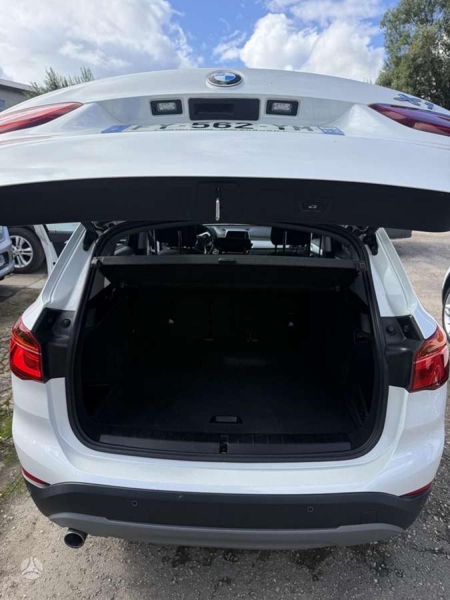 White BMW X1 2017 in Telschi, with an engine capacity of 1.50 L and mileage of 181 thousand km for 11000 €, photo 8 on AUTOMOTO.COM.LV