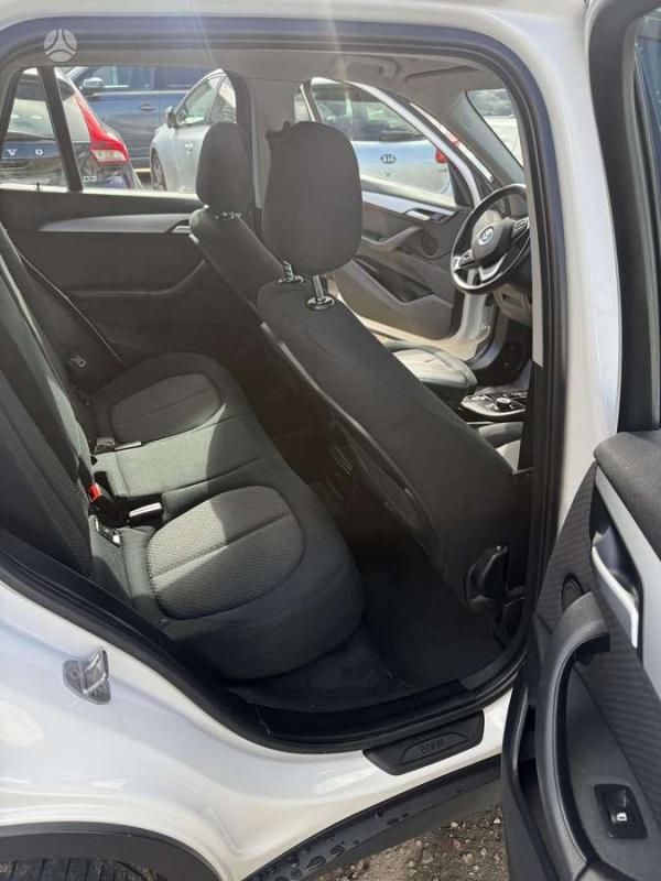 White BMW X1 2017 in Telschi, with an engine capacity of 1.50 L and mileage of 181 thousand km for 11000 €, photo 9 on AUTOMOTO.COM.LV