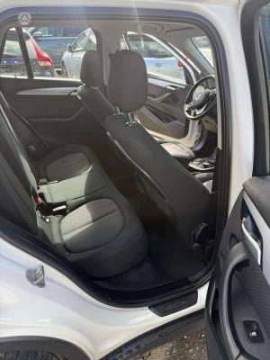 White BMW X1 2017 in Telschi, with an engine capacity of 1.50 L and mileage of 181 thousand km for 11000 €, photo 9 on AUTOMOTO.COM.LV