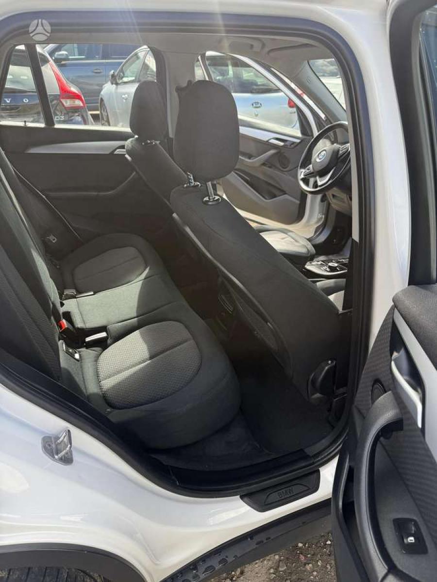 White BMW X1 2017 in Telschi, with an engine capacity of 1.50 L and mileage of 181 thousand km for 11000 €, photo 9 on AUTOMOTO.COM.LV