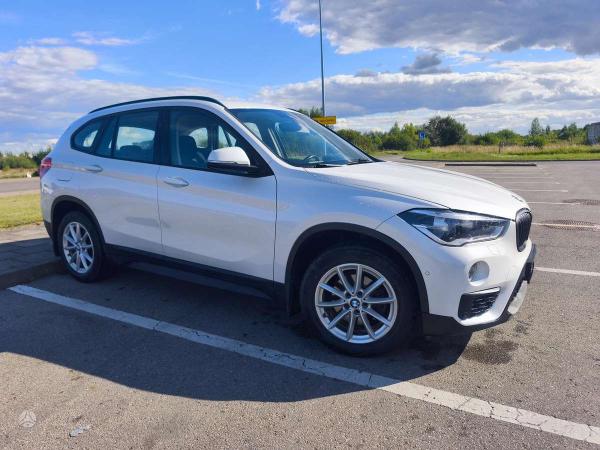 White BMW X1 2017 in Panevezys, with an engine capacity of 2.00 L and mileage of 122 thousand km for 13650 €, photo 3 on AUTOMOTO.COM.LV