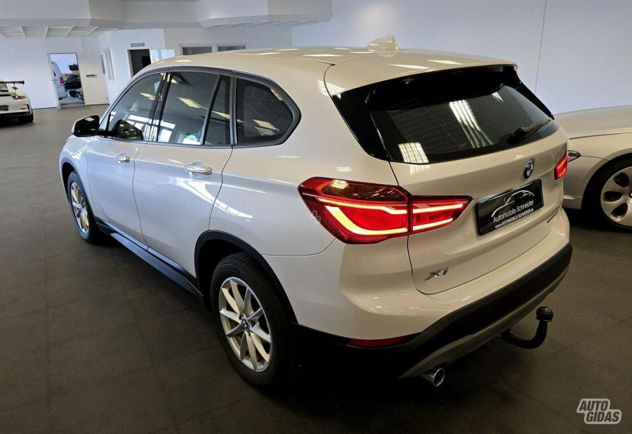White BMW X1 2018 in Kaunas, with an engine capacity of 1.50 L and mileage of 79 thousand km for 22297 €, photo 4 on AUTOMOTO.COM.LV