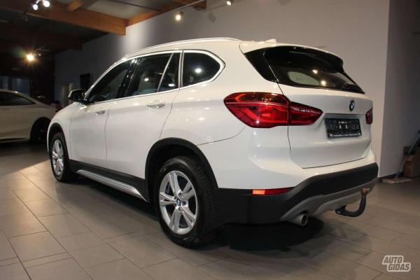 White BMW X1 2018 in Kaunas, with an engine capacity of 1.50 L and mileage of 82 thousand km for 22194 €, photo 4 on AUTOMOTO.COM.LV