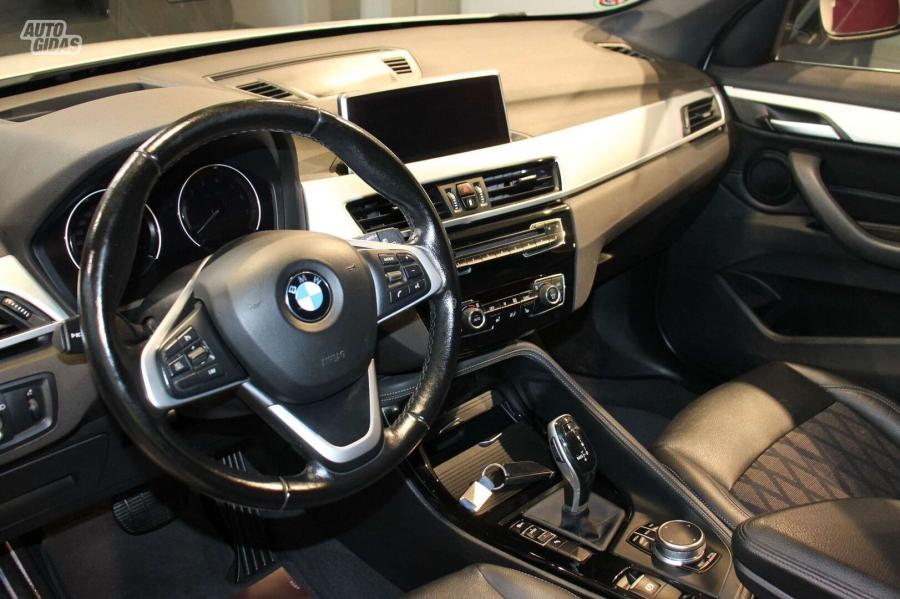 White BMW X1 2018 in Kaunas, with an engine capacity of 1.50 L and mileage of 82 thousand km for 22194 €, photo 10 on AUTOMOTO.COM.LV