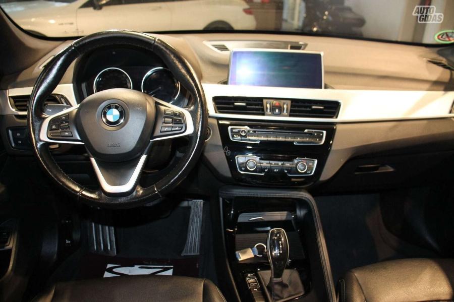 White BMW X1 2018 in Kaunas, with an engine capacity of 1.50 L and mileage of 82 thousand km for 22194 €, photo 11 on AUTOMOTO.COM.LV