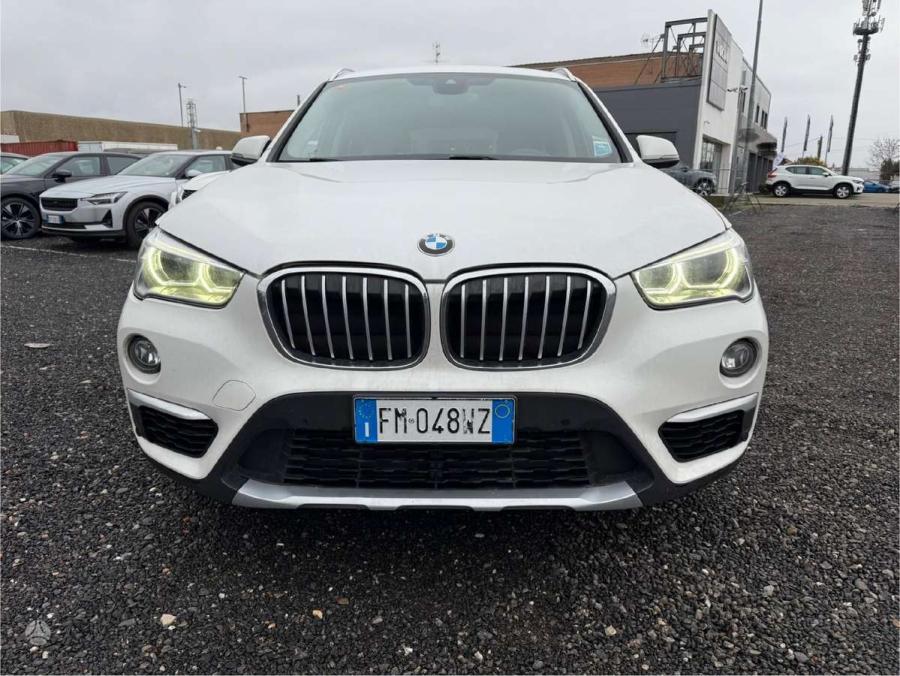 White BMW X1 2018 in Siauliai, with an engine capacity of 2.00 L and mileage of 177 thousand km for 13900 €, photo 2 on AUTOMOTO.COM.LV