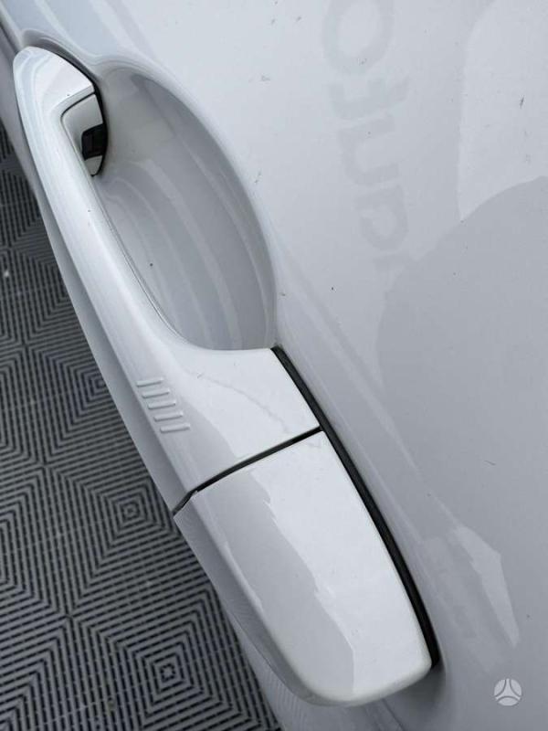White BMW X1 2018 in Kaunas, with an engine capacity of 1.50 L and mileage of 291 thousand km for 10850 €, photo 9 on AUTOMOTO.COM.LV