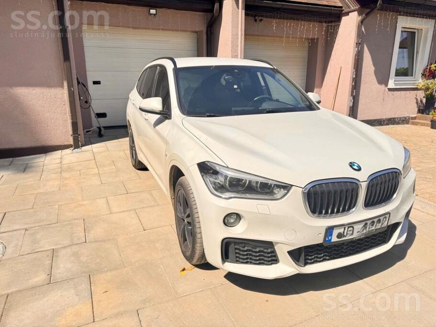 White BMW X1 2018 in Riga, with an engine capacity of 2.00 L and mileage of 126 thousand km for 16990 €, photo 4 on AUTOMOTO.COM.LV