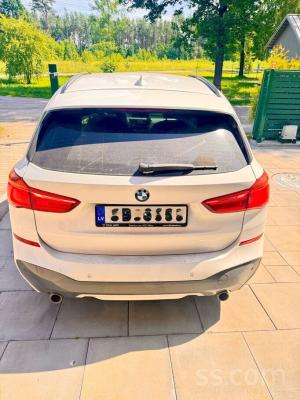 White BMW X1 2018 in Riga, with an engine capacity of 2.00 L and mileage of 126 thousand km for 16990 €, photo 5 on AUTOMOTO.COM.LV