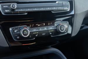 Balts BMW X1 2018 Rīga, ar dzinēja tilpumu 2.00 L un nobraukumu 247 tūkst. km par 16990 €, foto 23 vietnē AUTOMOTO.COM.LV