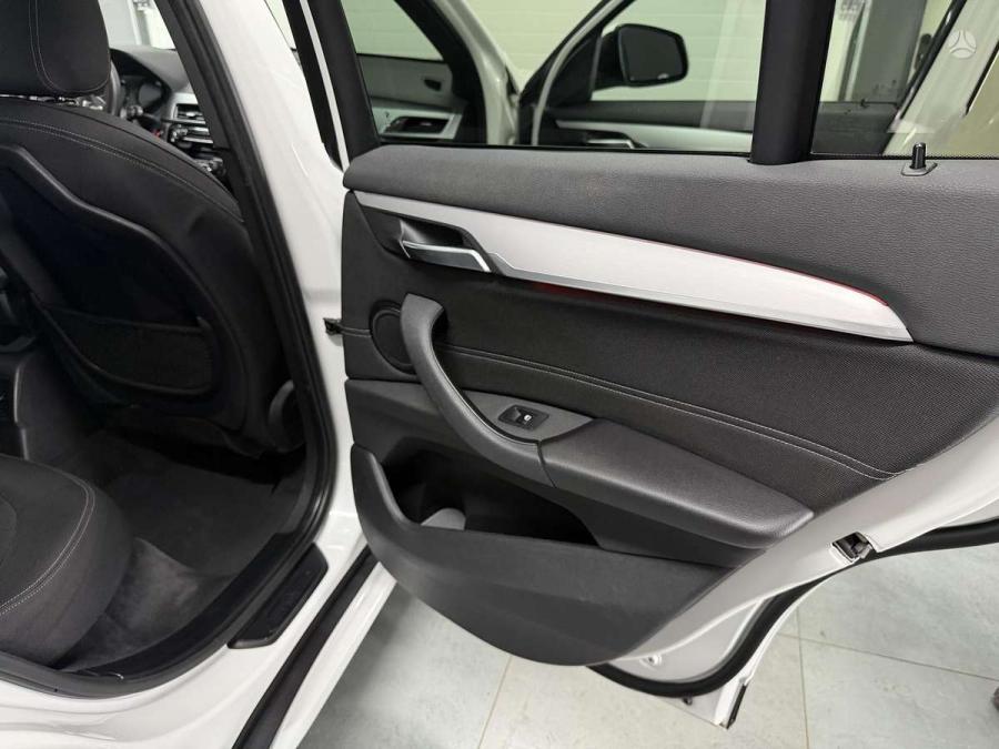Balts BMW X1 2018 Utena, ar dzinēja tilpumu 2.00 L un nobraukumu 193 tūkst. km par 15750 €, foto 38 vietnē AUTOMOTO.COM.LV