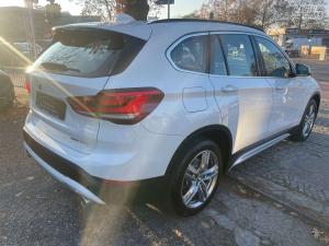 White BMW X1 2019 in Kaunas, with an engine capacity of 2.00 L and mileage of 100 thousand km for 22287 €, photo 3 on AUTOMOTO.COM.LV