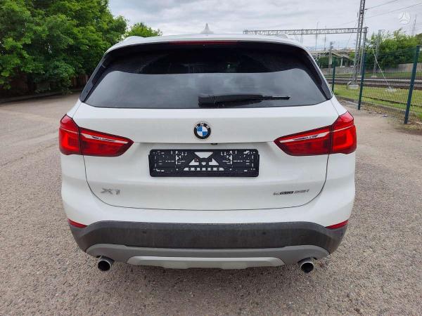 White BMW X1 2019 in Siauliai, with an engine capacity of 2.00 L and mileage of 133 thousand km for 14900 €, photo 5 on AUTOMOTO.COM.LV