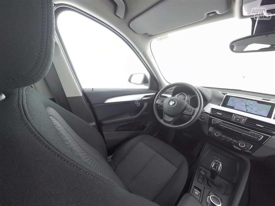White BMW X1 2020 in Kaunas, with an engine capacity of 2.00 L and mileage of 67 thousand km for 25853 €, photo 7 on AUTOMOTO.COM.LV