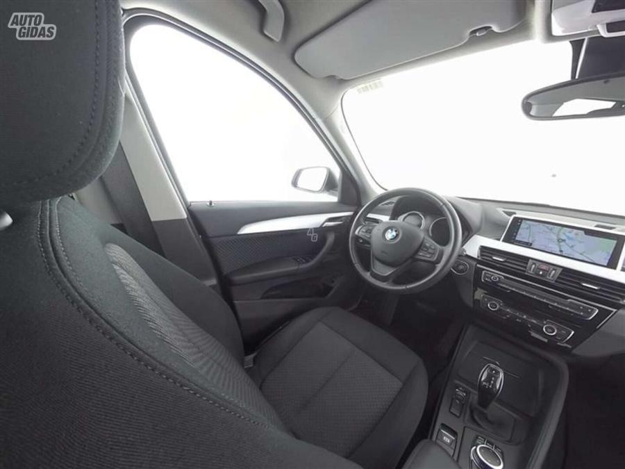 White BMW X1 2020 in Kaunas, with an engine capacity of 2.00 L and mileage of 67 thousand km for 25853 €, photo 7 on AUTOMOTO.COM.LV