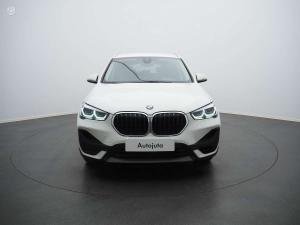 White BMW X1 2020 in Vilnius, with an engine capacity of 1.50 L and mileage of 131 thousand km for 17600 €, photo 2 on AUTOMOTO.COM.LV