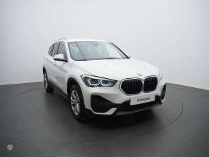 White BMW X1 2020 in Vilnius, with an engine capacity of 1.50 L and mileage of 131 thousand km for 17600 €, photo 3 on AUTOMOTO.COM.LV