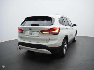 White BMW X1 2020 in Vilnius, with an engine capacity of 1.50 L and mileage of 131 thousand km for 17600 €, photo 4 on AUTOMOTO.COM.LV