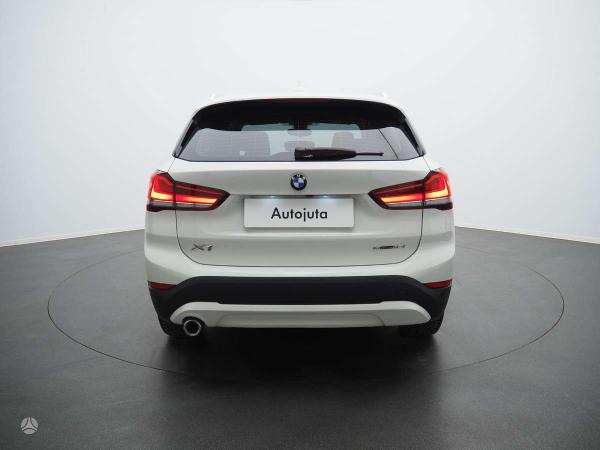 Balts BMW X1 2020 Viļņa, ar dzinēja tilpumu 1.50 L un nobraukumu 131 tūkst. km par 17600 €, foto 5 vietnē AUTOMOTO.COM.LV
