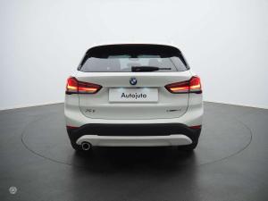 White BMW X1 2020 in Vilnius, with an engine capacity of 1.50 L and mileage of 131 thousand km for 17600 €, photo 5 on AUTOMOTO.COM.LV