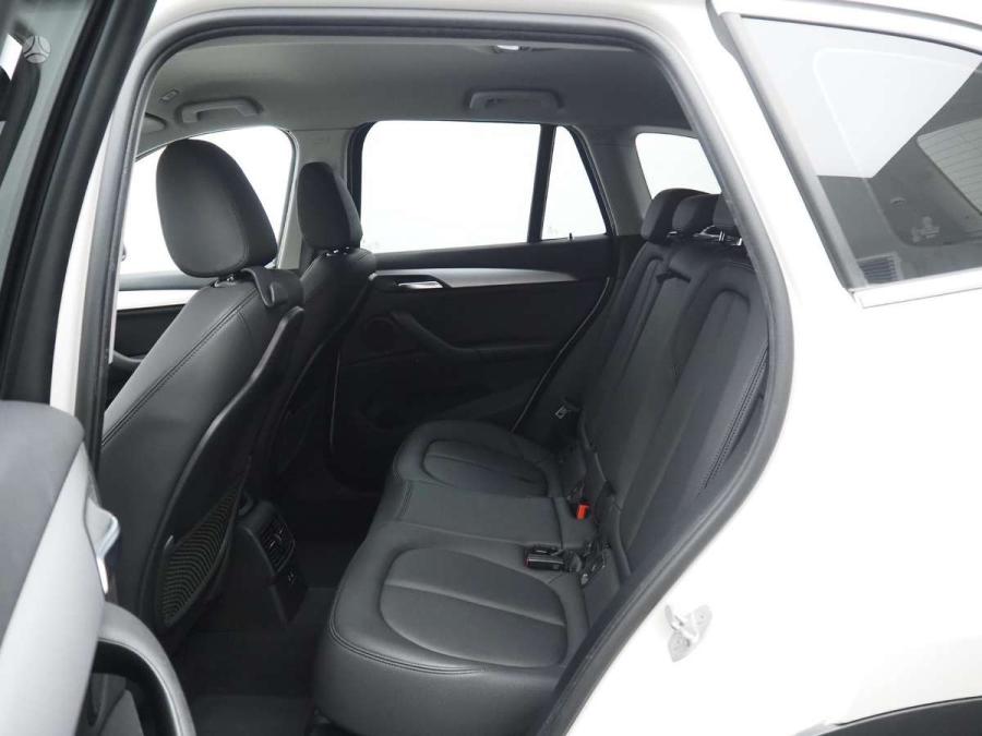 White BMW X1 2020 in Vilnius, with an engine capacity of 1.50 L and mileage of 131 thousand km for 17600 €, photo 14 on AUTOMOTO.COM.LV