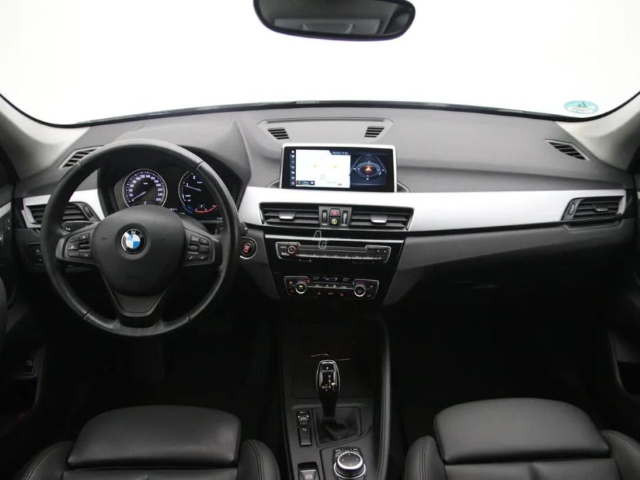 White BMW X1 2020 in Vilnius, with an engine capacity of 2.00 L and mileage of 233 thousand km for 15999 €, photo 3 on AUTOMOTO.COM.LV