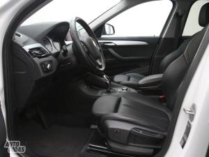 White BMW X1 2020 in Vilnius, with an engine capacity of 2.00 L and mileage of 233 thousand km for 15999 €, photo 5 on AUTOMOTO.COM.LV