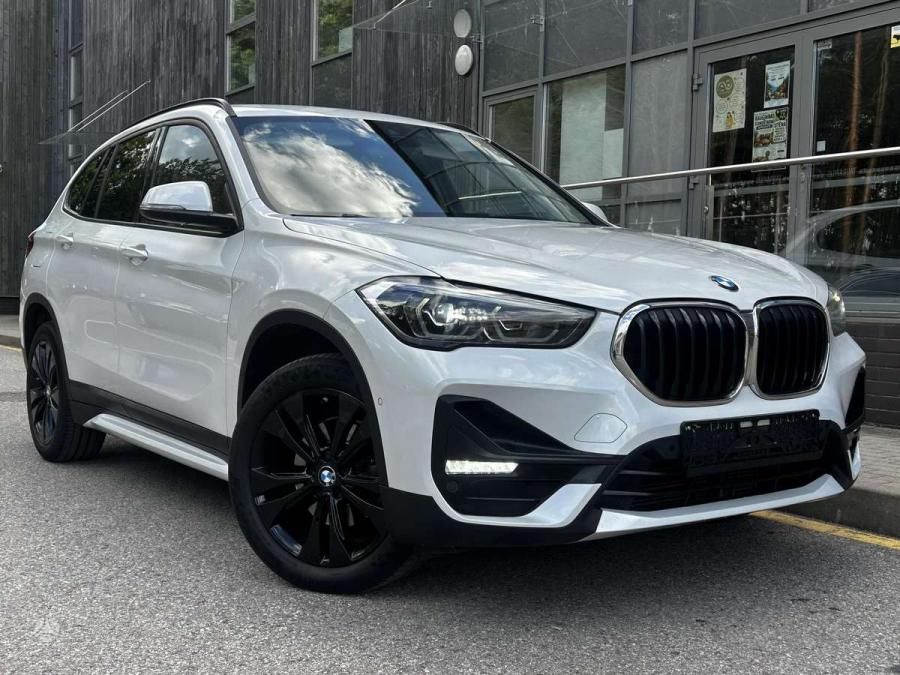 White BMW X1 2020 in Utena, with an engine capacity of 2.00 L and mileage of 196 thousand km for 16200 €, photo 1 on AUTOMOTO.COM.LV