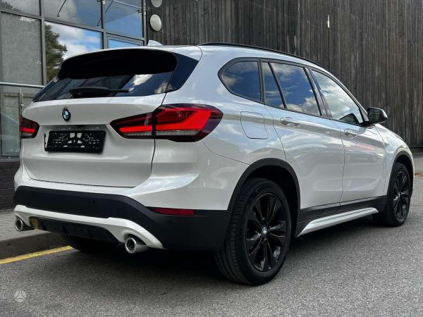 White BMW X1 2020 in Utena, with an engine capacity of 2.00 L and mileage of 196 thousand km for 16200 €, photo 2 on AUTOMOTO.COM.LV