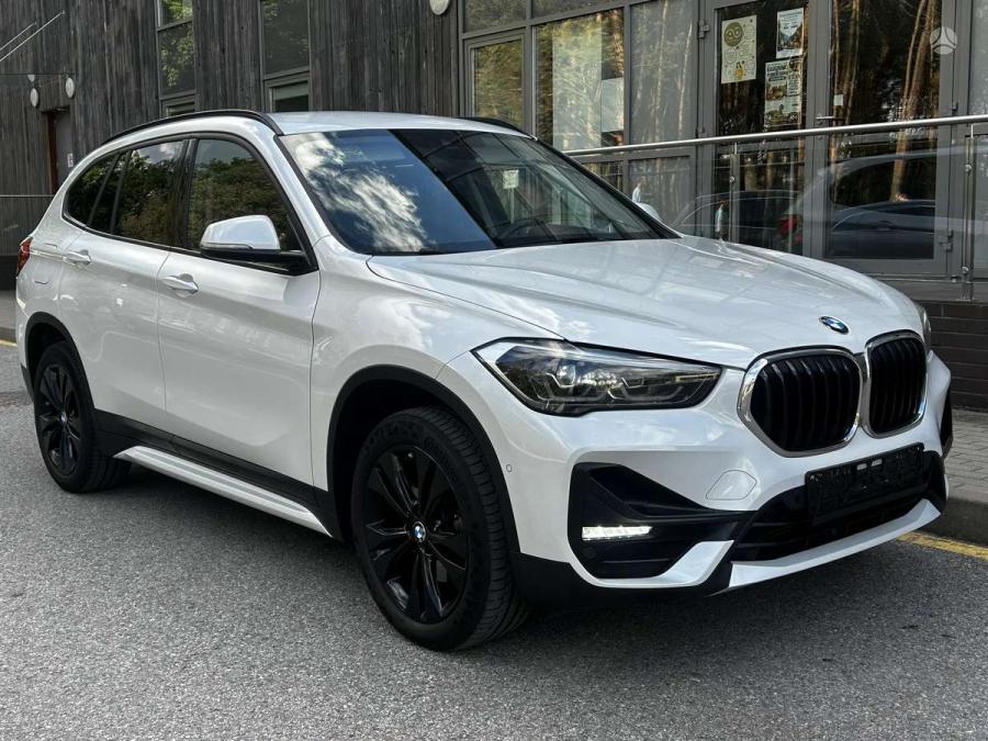 White BMW X1 2020 in Utena, with an engine capacity of 2.00 L and mileage of 196 thousand km for 16200 €, photo 4 on AUTOMOTO.COM.LV