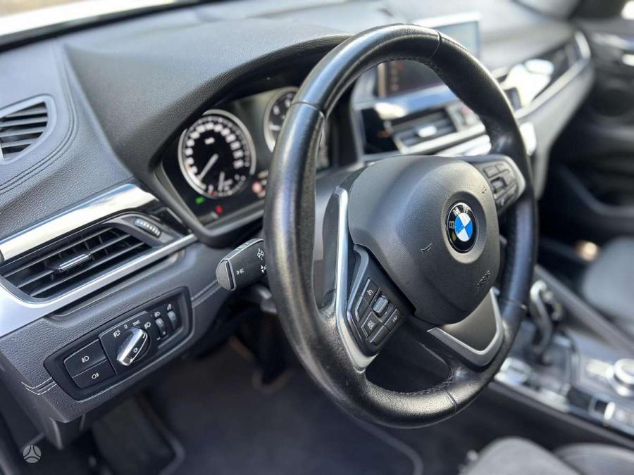 White BMW X1 2020 in Utena, with an engine capacity of 2.00 L and mileage of 196 thousand km for 16200 €, photo 32 on AUTOMOTO.COM.LV