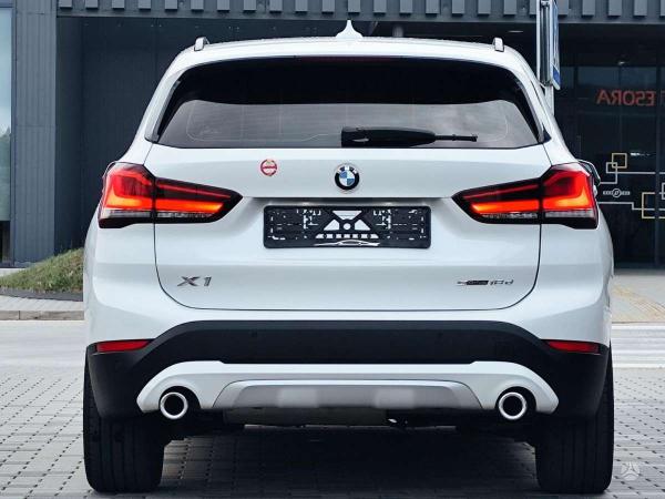 White BMW X1 2020 in Siauliai, with an engine capacity of 2.00 L and mileage of 242 thousand km for 16350 €, photo 6 on AUTOMOTO.COM.LV