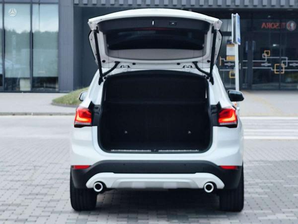 White BMW X1 2020 in Siauliai, with an engine capacity of 2.00 L and mileage of 242 thousand km for 16350 €, photo 7 on AUTOMOTO.COM.LV