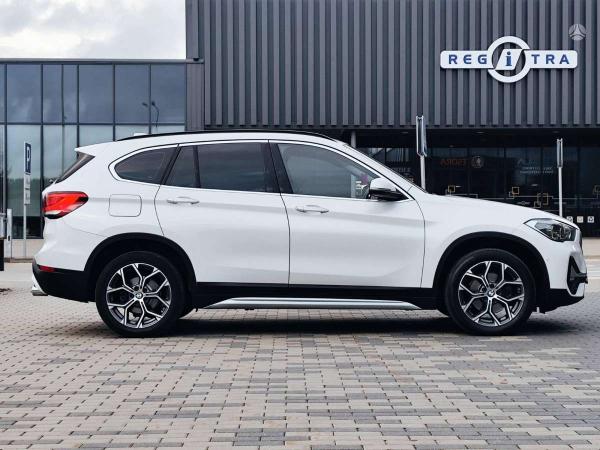 White BMW X1 2020 in Siauliai, with an engine capacity of 2.00 L and mileage of 242 thousand km for 16350 €, photo 9 on AUTOMOTO.COM.LV