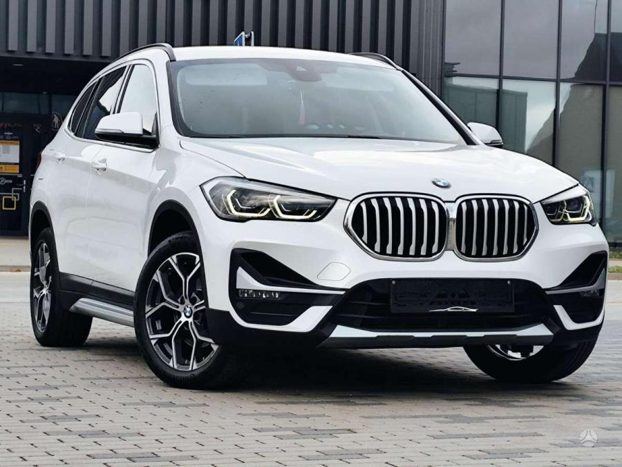 White BMW X1 2020 in Siauliai, with an engine capacity of 2.00 L and mileage of 242 thousand km for 16350 €, photo 4 on AUTOMOTO.COM.LV