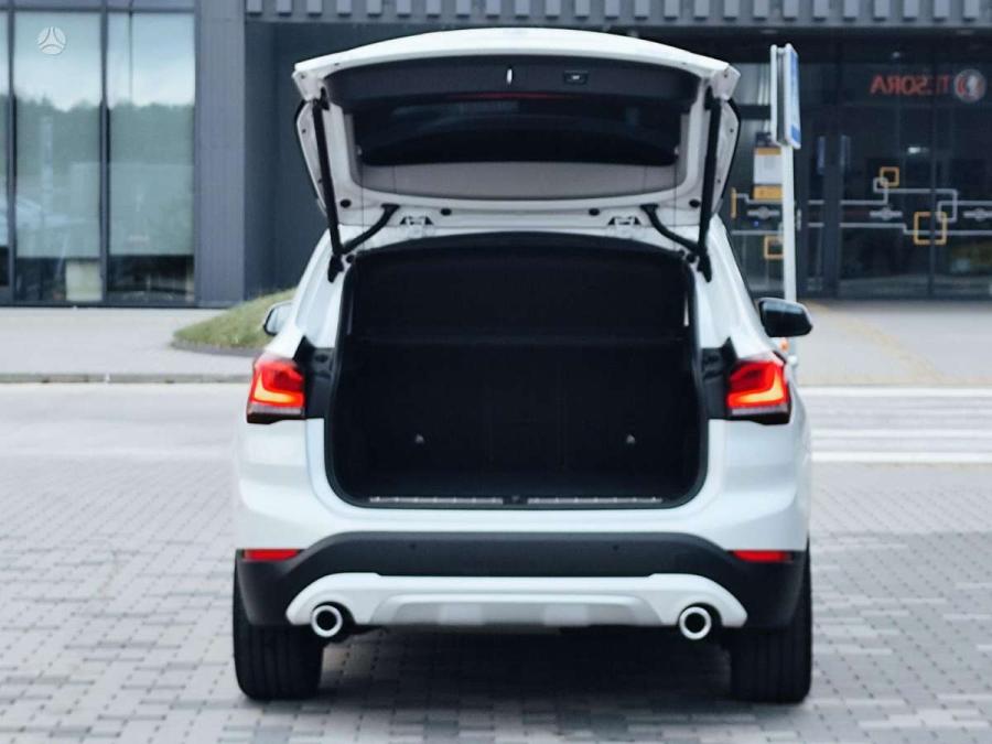 White BMW X1 2020 in Siauliai, with an engine capacity of 2.00 L and mileage of 242 thousand km for 16350 €, photo 8 on AUTOMOTO.COM.LV