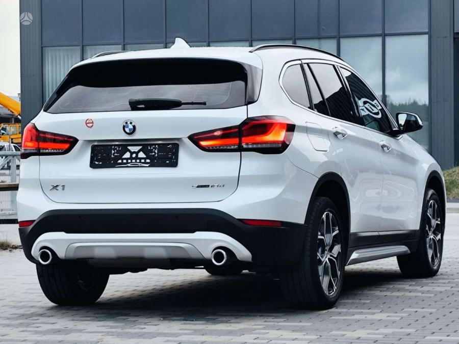 White BMW X1 2020 in Siauliai, with an engine capacity of 2.00 L and mileage of 242 thousand km for 16350 €, photo 9 on AUTOMOTO.COM.LV