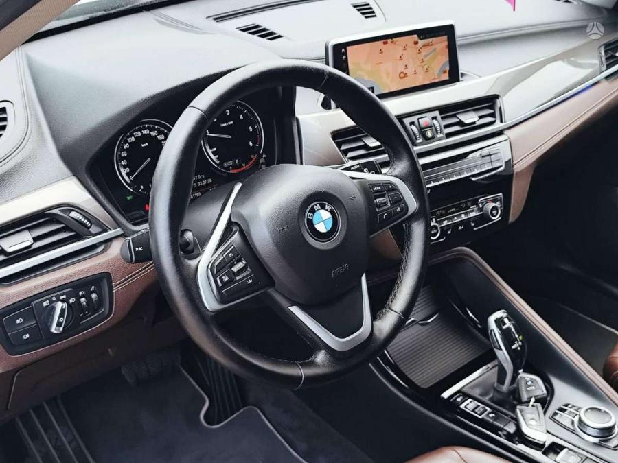 White BMW X1 2020 in Siauliai, with an engine capacity of 2.00 L and mileage of 242 thousand km for 16350 €, photo 13 on AUTOMOTO.COM.LV