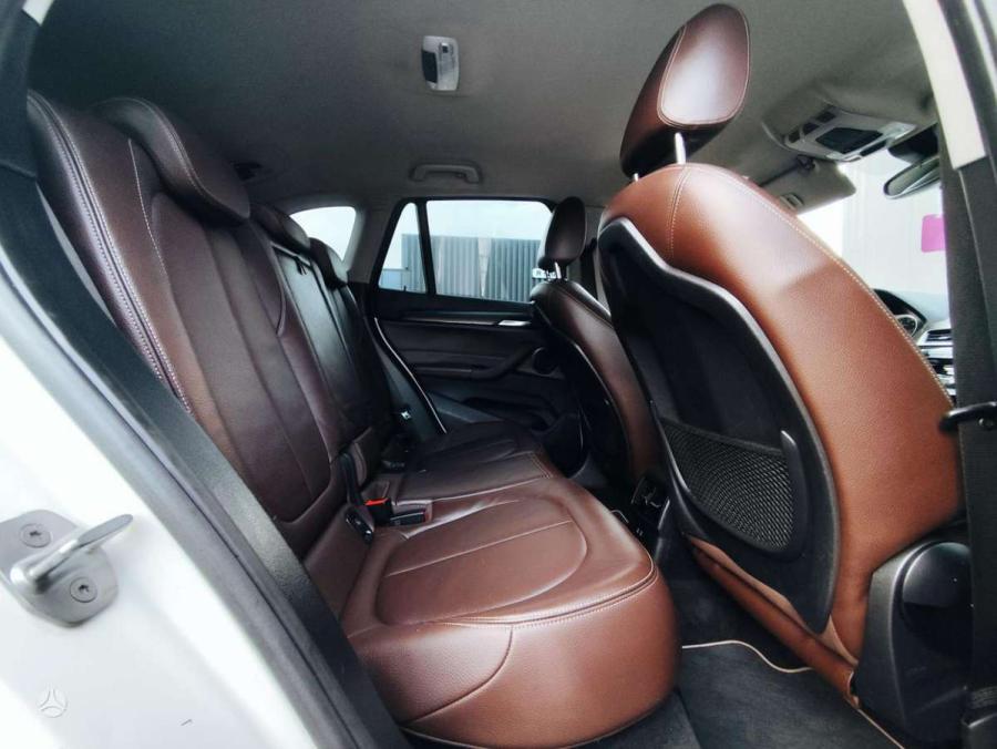 White BMW X1 2020 in Siauliai, with an engine capacity of 2.00 L and mileage of 242 thousand km for 16350 €, photo 25 on AUTOMOTO.COM.LV