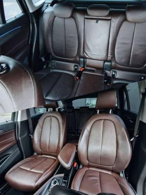 White BMW X1 2020 in Siauliai, with an engine capacity of 2.00 L and mileage of 242 thousand km for 16350 €, photo 26 on AUTOMOTO.COM.LV