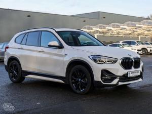 White BMW X1 2021 in Kaunas, with an engine capacity of 1.50 L and mileage of 58 thousand km for 28982 €, photo 3 on AUTOMOTO.COM.LV